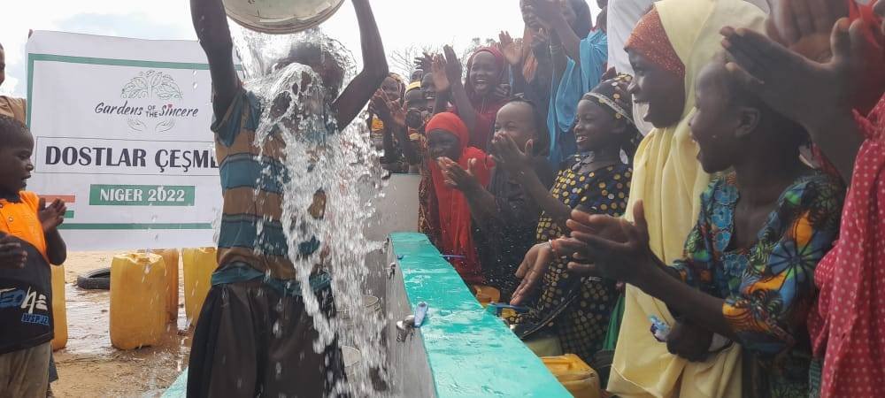 Water Well with Tank for an entire Village in Niger. - African Well